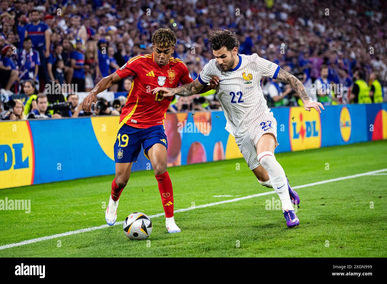 Lamine Yamal (Spanien, #19), Theo Hernandez (Frankreich, #22) GER ...