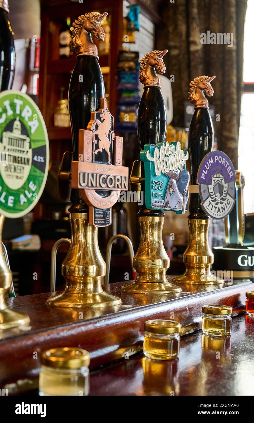 The black horse public house hi-res stock photography and images - Alamy