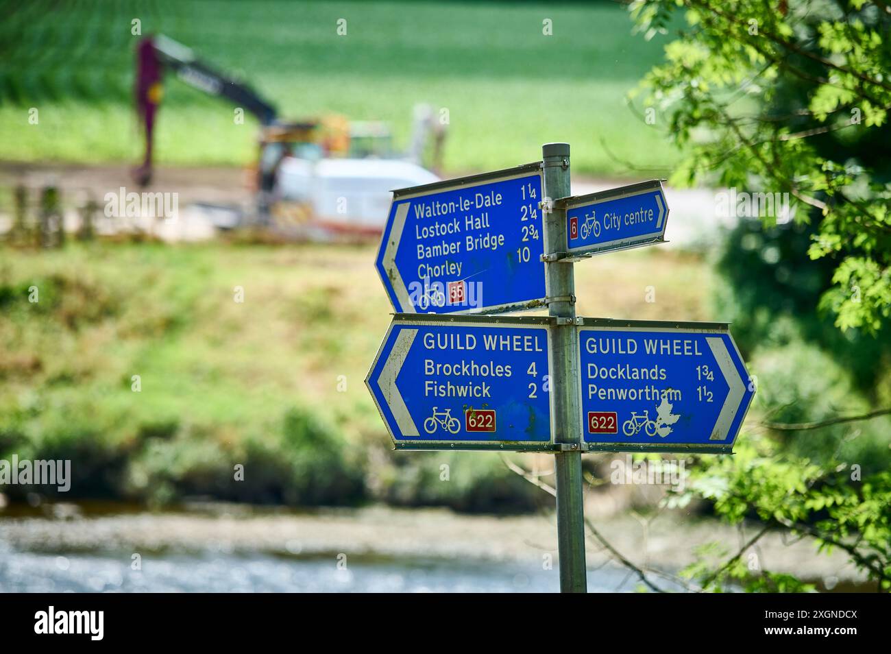Sign post by the river at Avenham ,Preston Stock Photo - Alamy