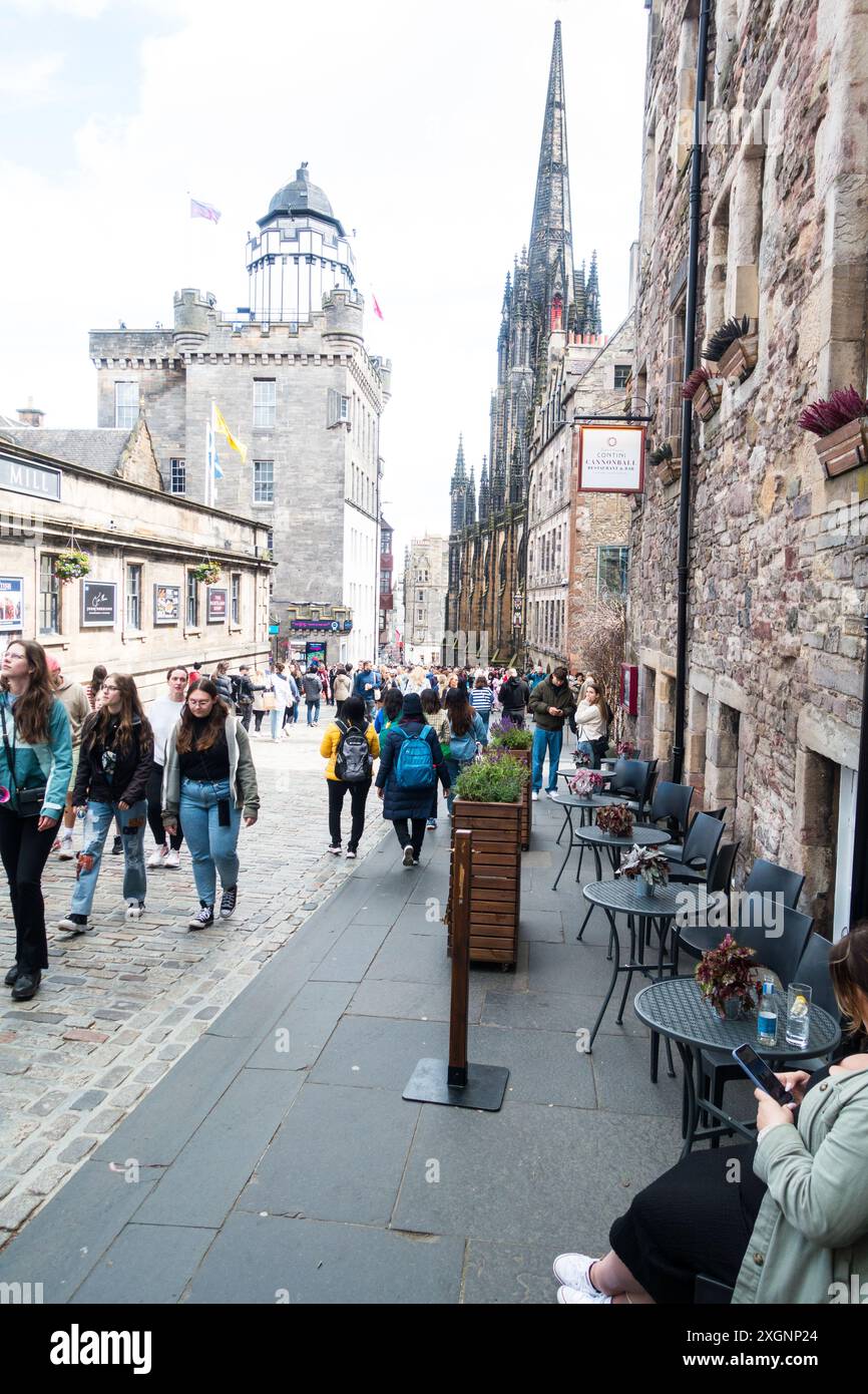 Tourists on the Royal Mile, Edinburgh, Scotland, UK Stock Photo - Alamy