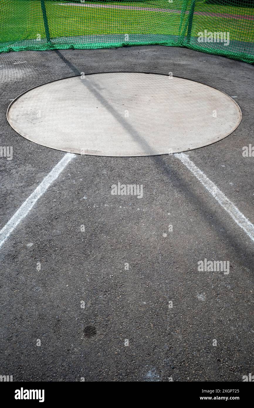 empty discus and hammer throwing ring outdoors Stock Photo - Alamy