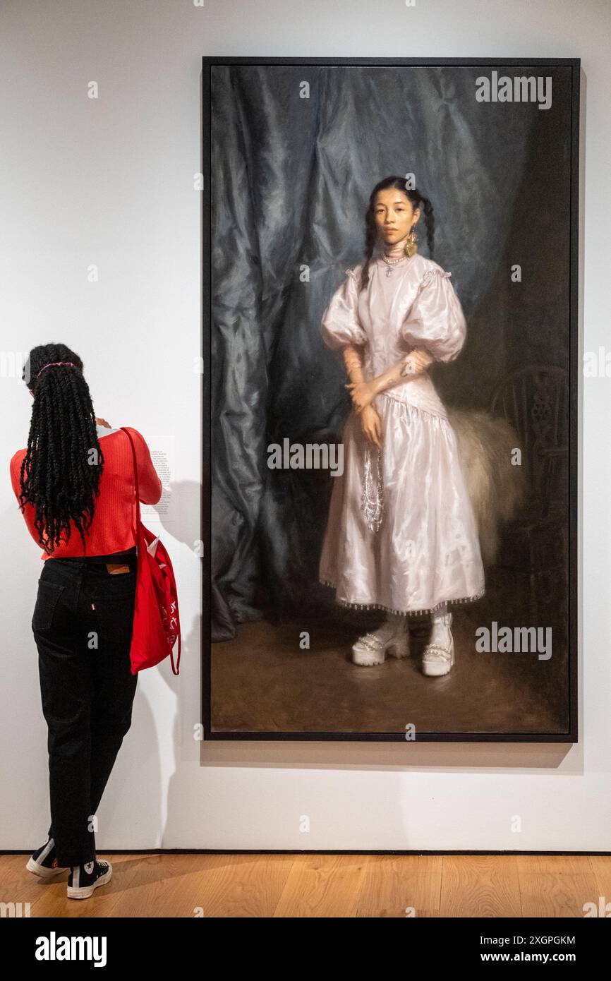 London, UK. 10 July 2024. A staff member with ‘Zizi’, 2023, by Isabella ...