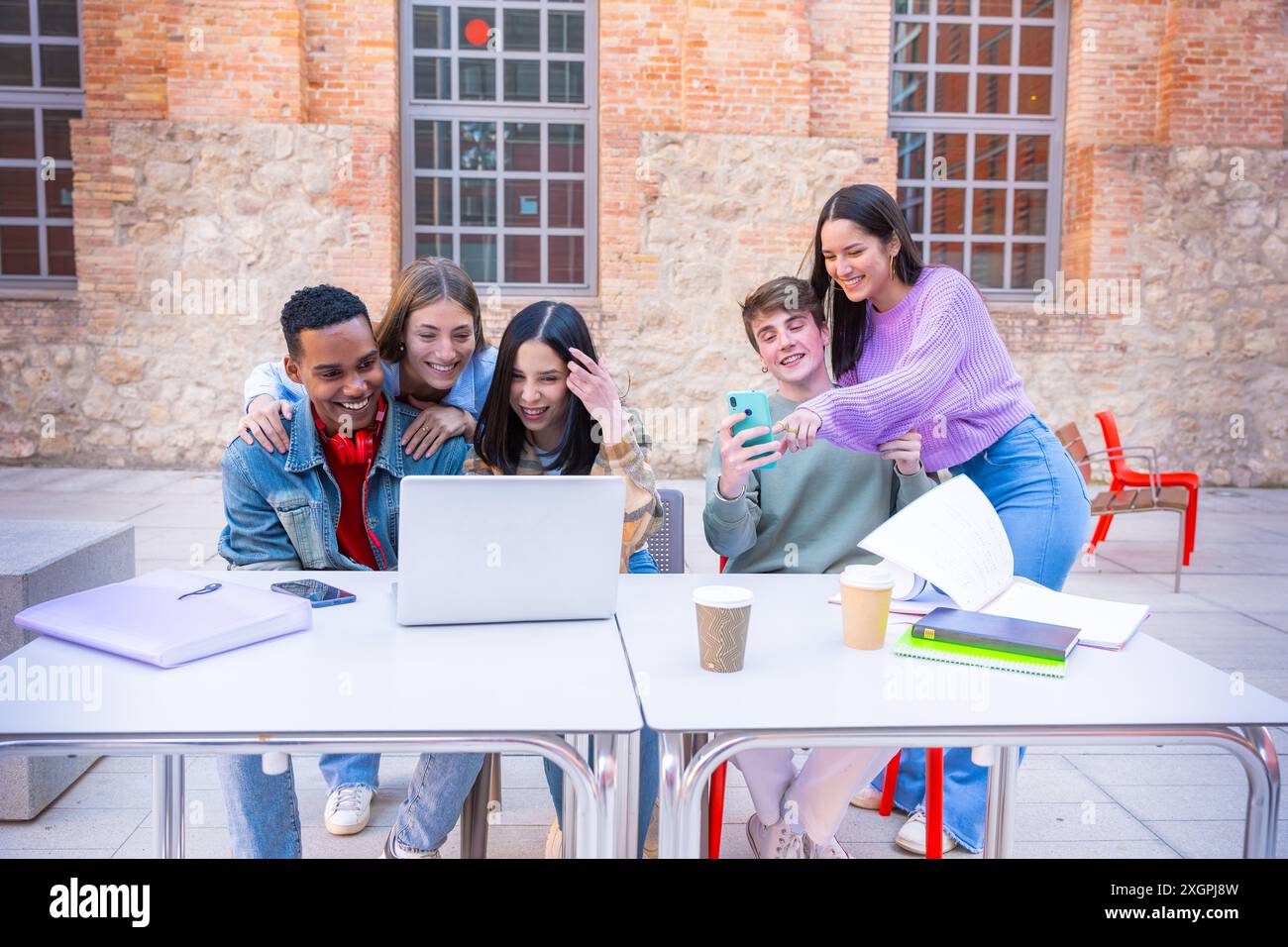 Group students laptops sit hi-res stock photography and images - Alamy