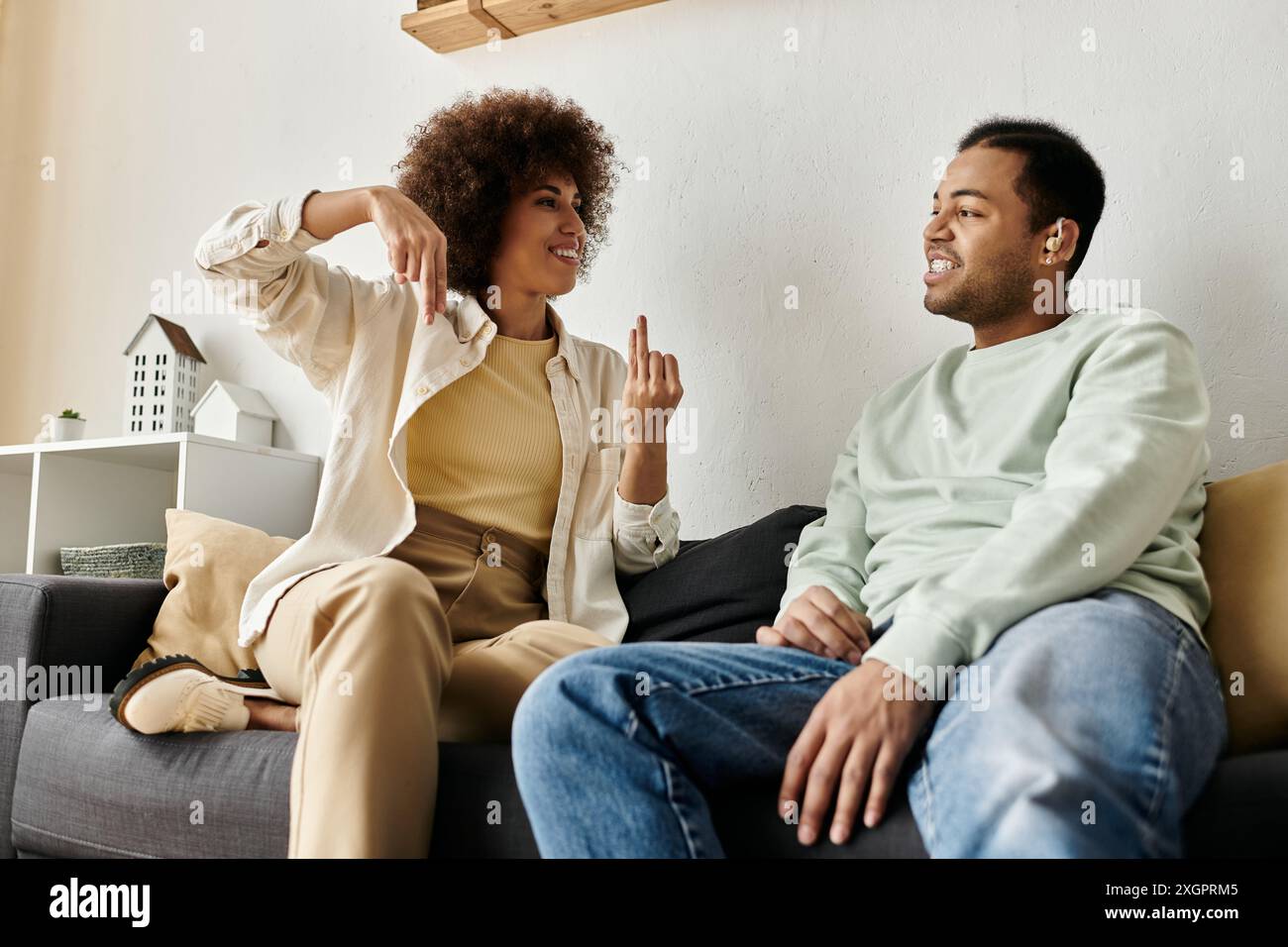 Conversing in sign language hi-res stock photography and images - Alamy