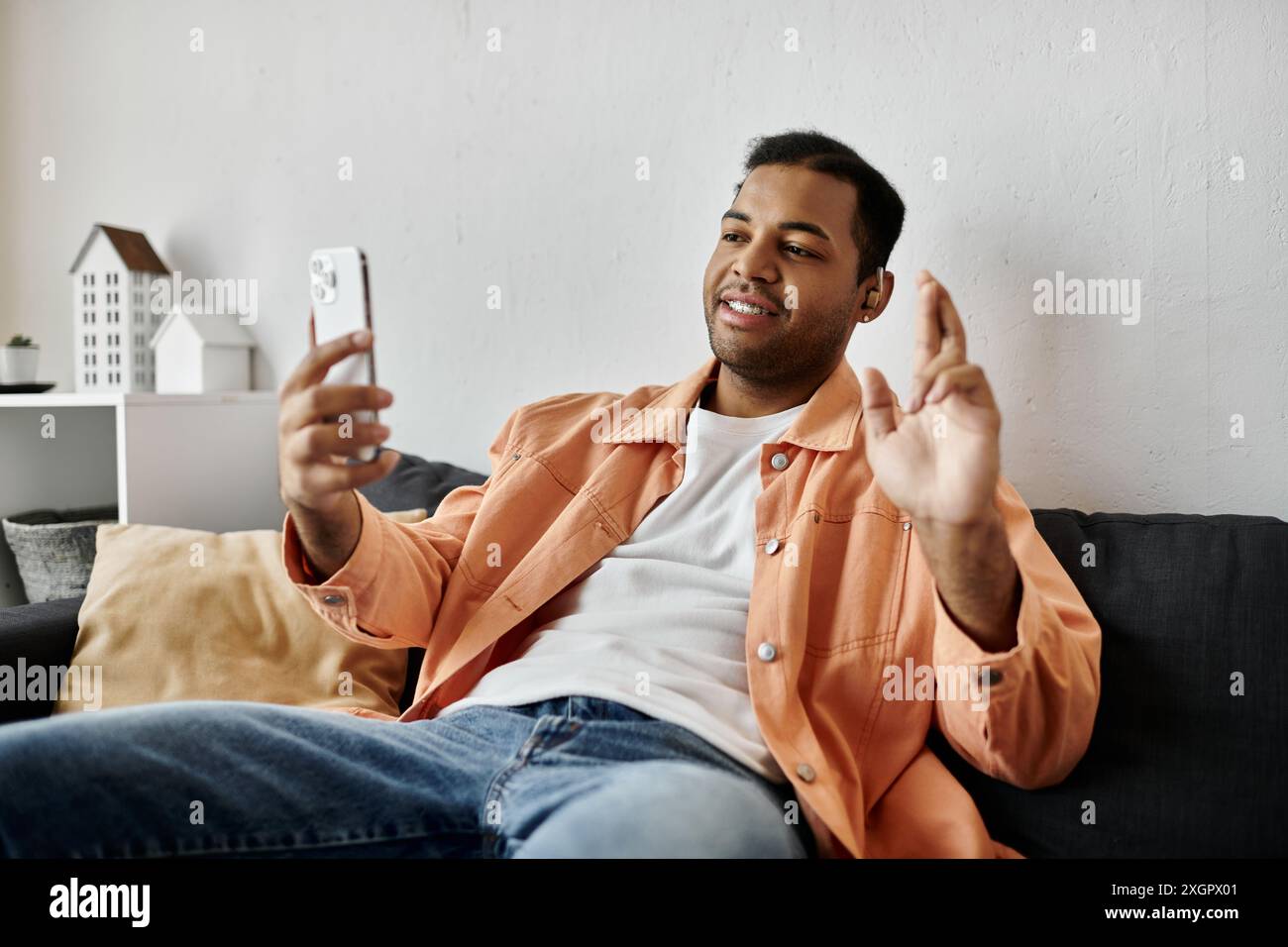 Man sign language hi-res stock photography and images - Alamy