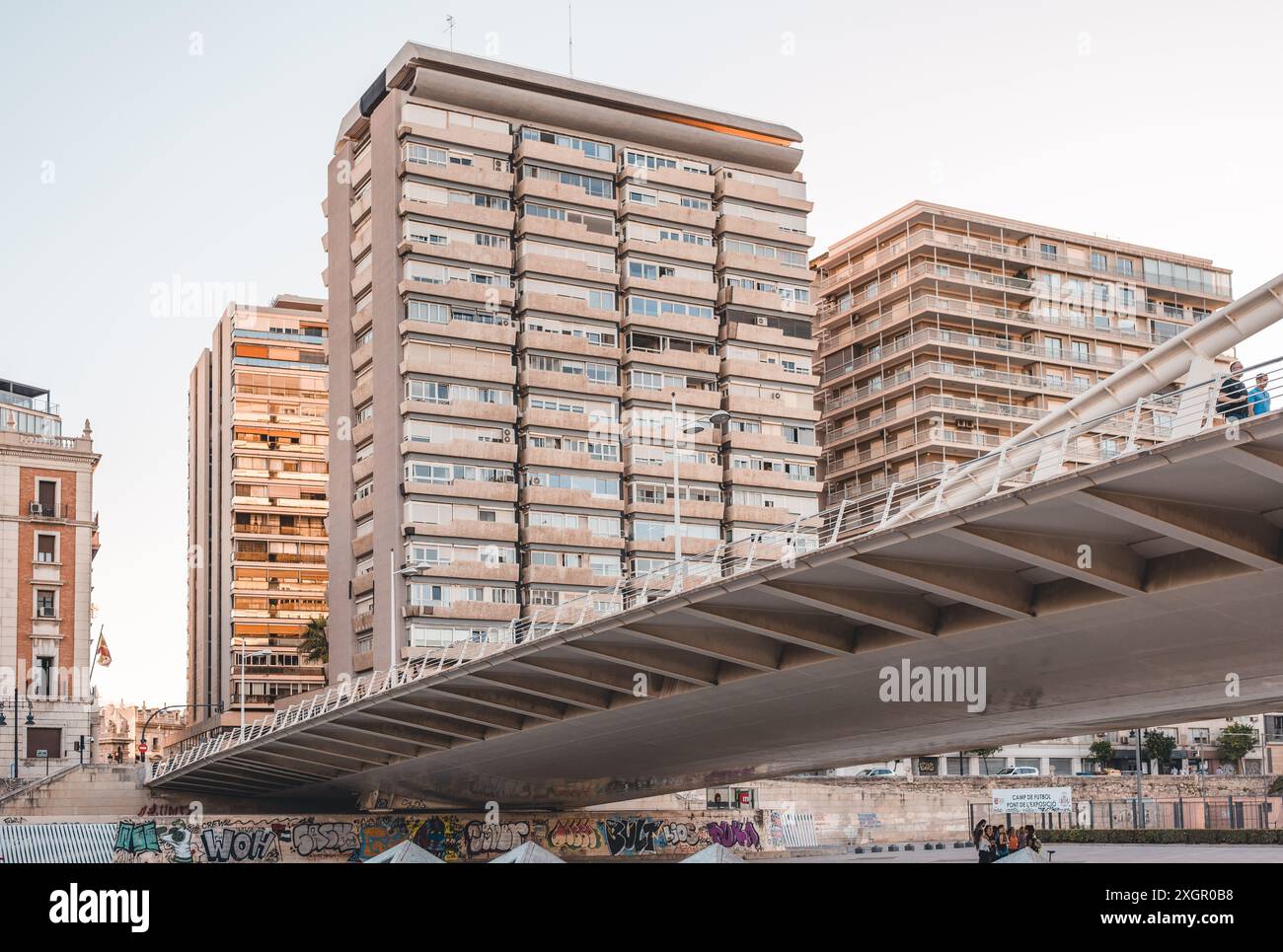 Buildings adjacent hi-res stock photography and images - Alamy