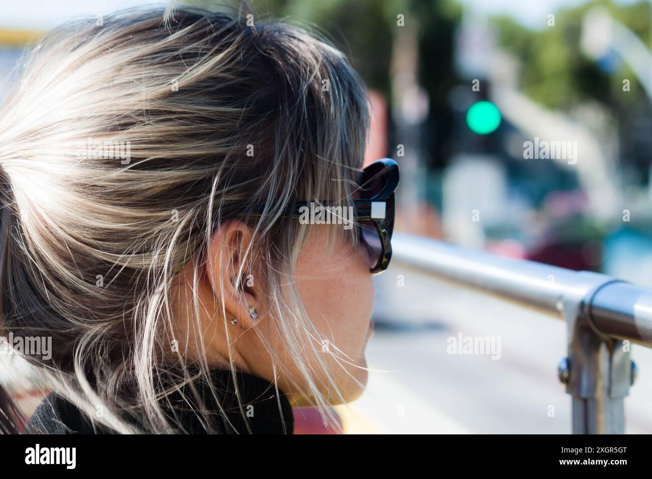 Beautiful woman from behind hi-res stock photography and images - Alamy