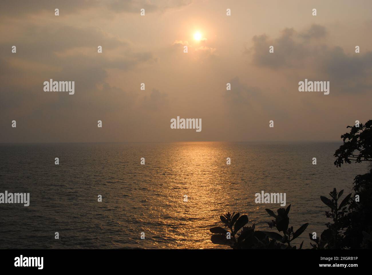 Summer sunset at the Beach. Varkala in Kerala, India Stock Photo - Alamy