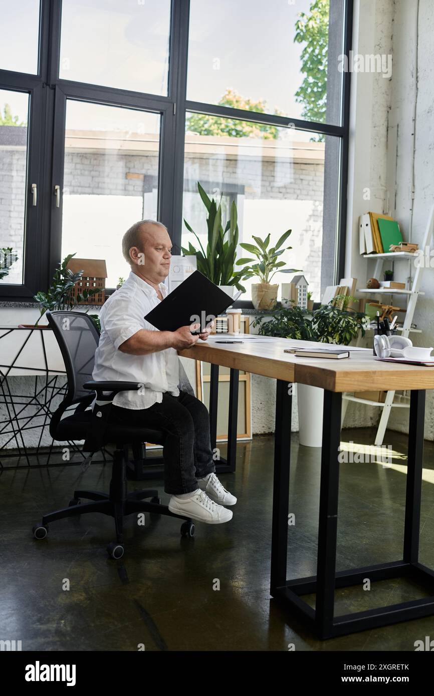 Man inclusivity sitting desk hi-res stock photography and images - Alamy