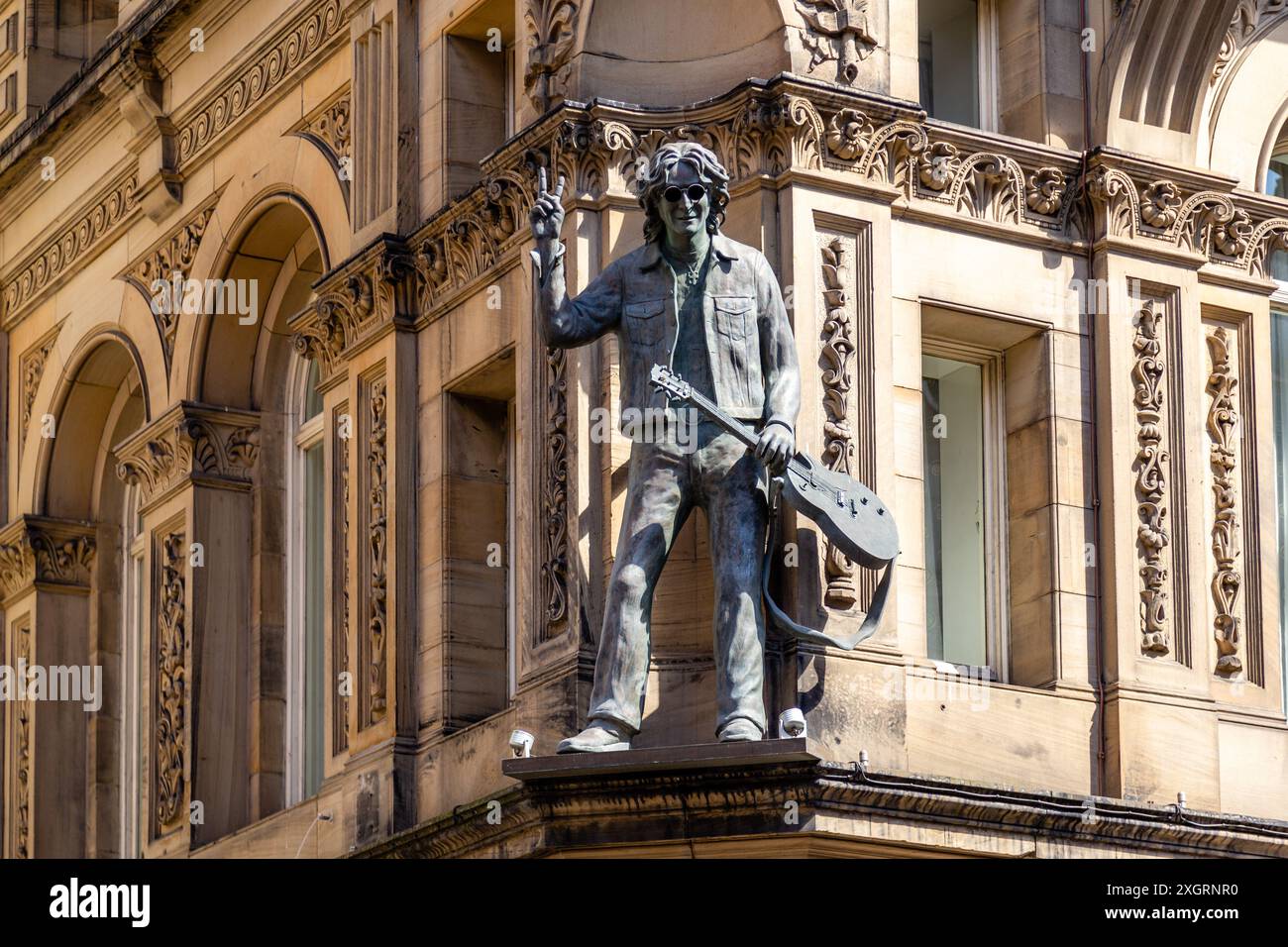 Statue of Beatle John Lennon outside the "Hard Day's Night" Hotel in ...