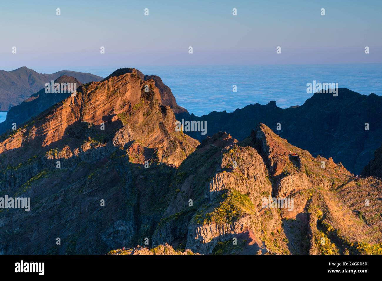 Sunrise above the clouds seen from Parque de Pico do Areeiro (Areeiro ...