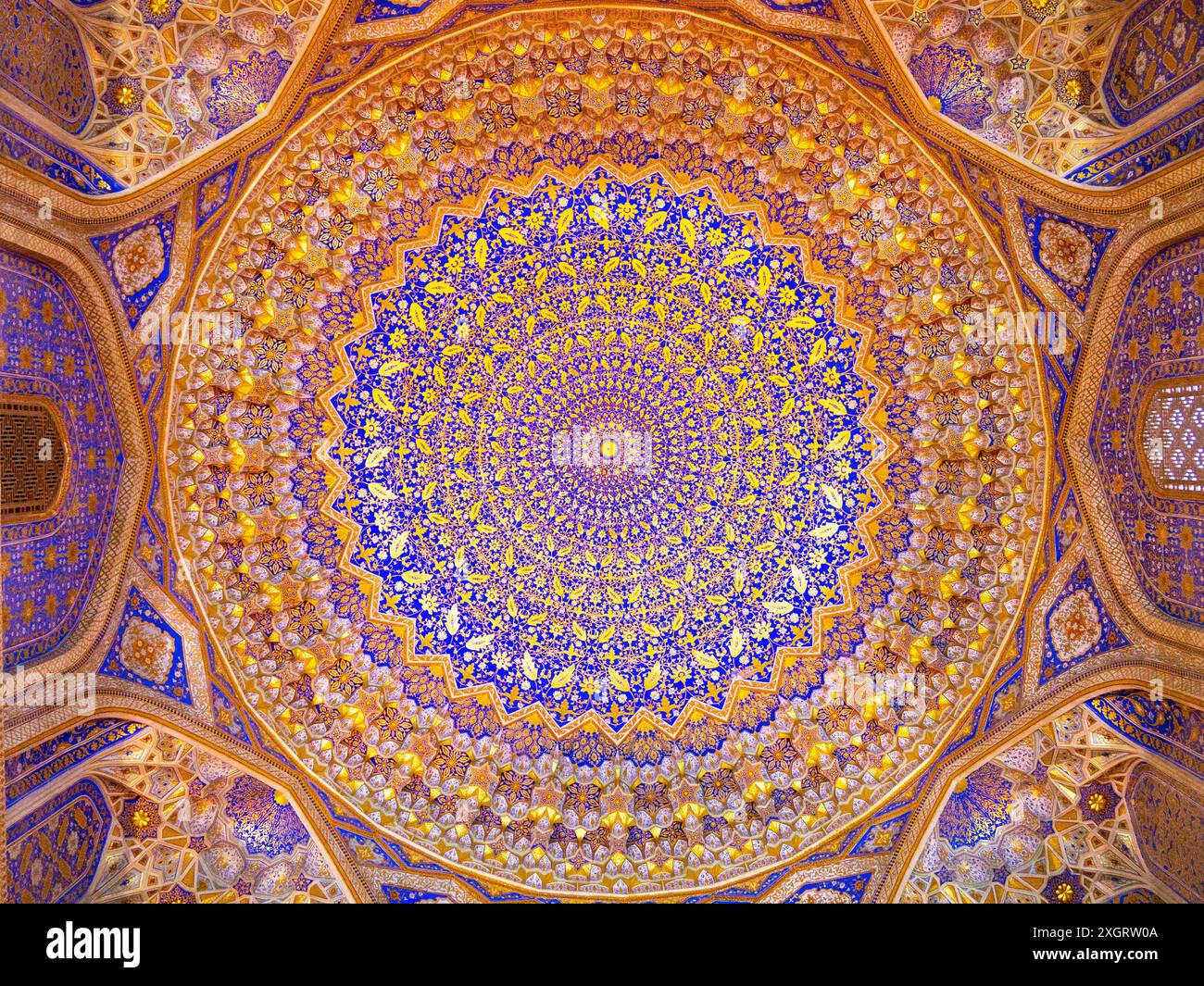 Tilla-Kari Mosque, Samarkan, Uzbekinstan - Ceiling shot Stock Photo - Alamy