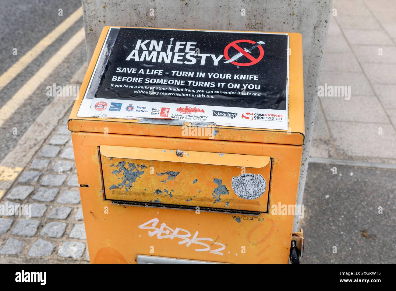 Knife amnesty hi-res stock photography and images - Alamy