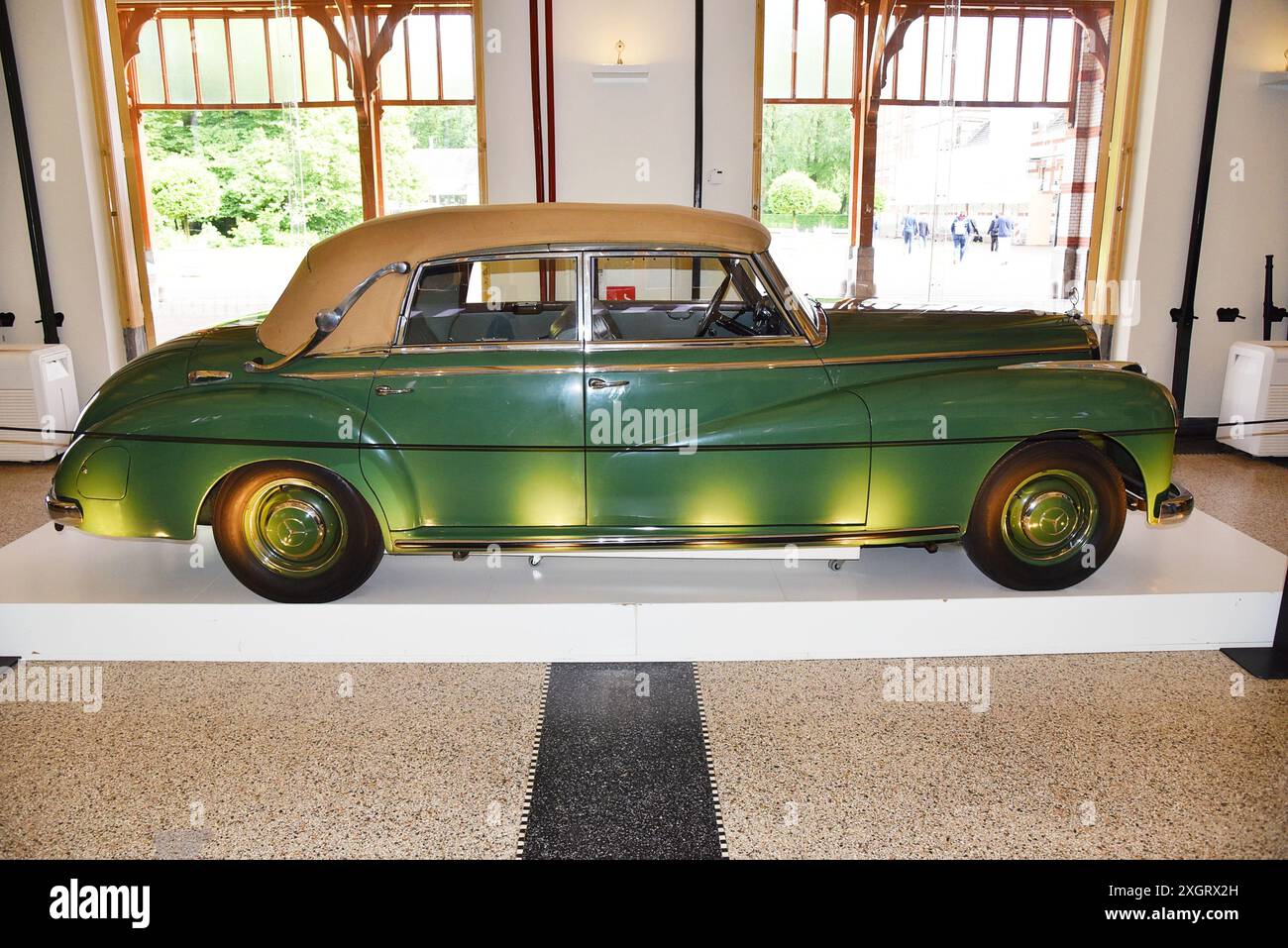 Dutch royal coach palace het hi-res stock photography and images - Alamy
