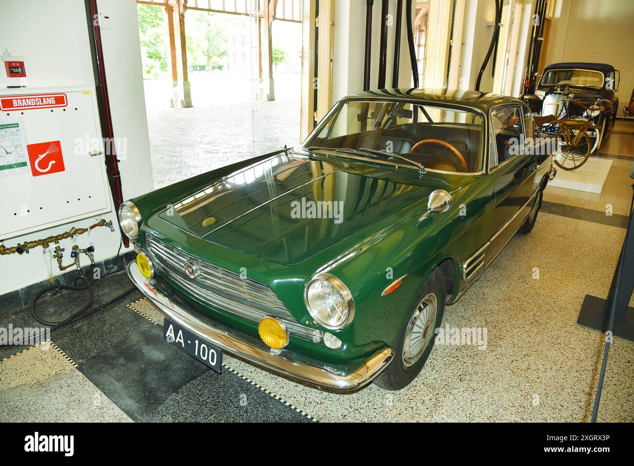 Dutch royal coach palace het hi-res stock photography and images - Alamy