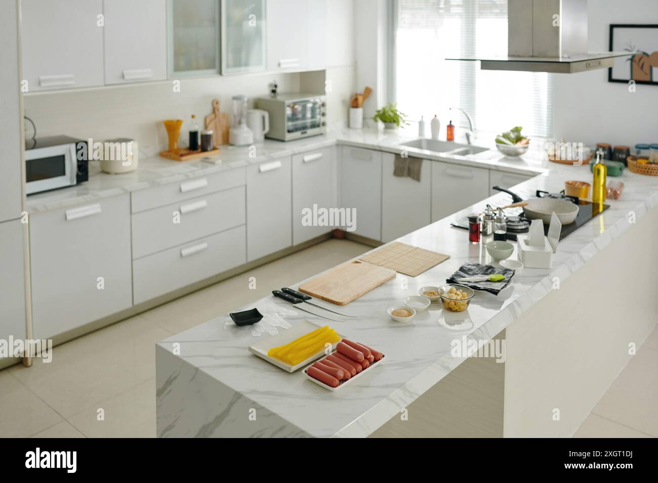 Modern Kitchen With Food At Home Stock Photo - Alamy