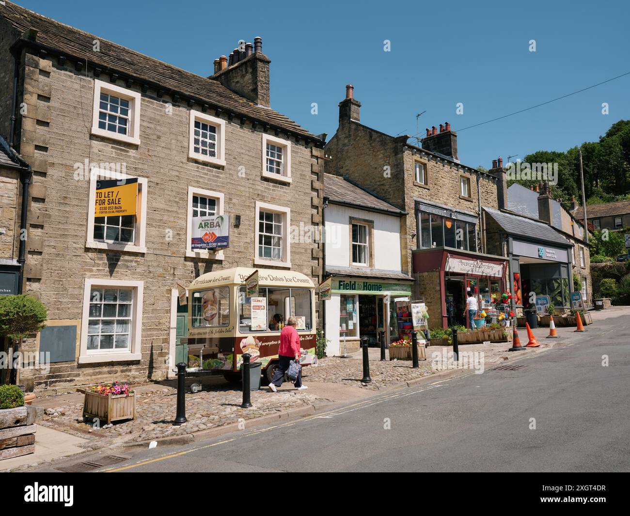 Settle market town in North Yorkshire, England Stock Photo - Alamy