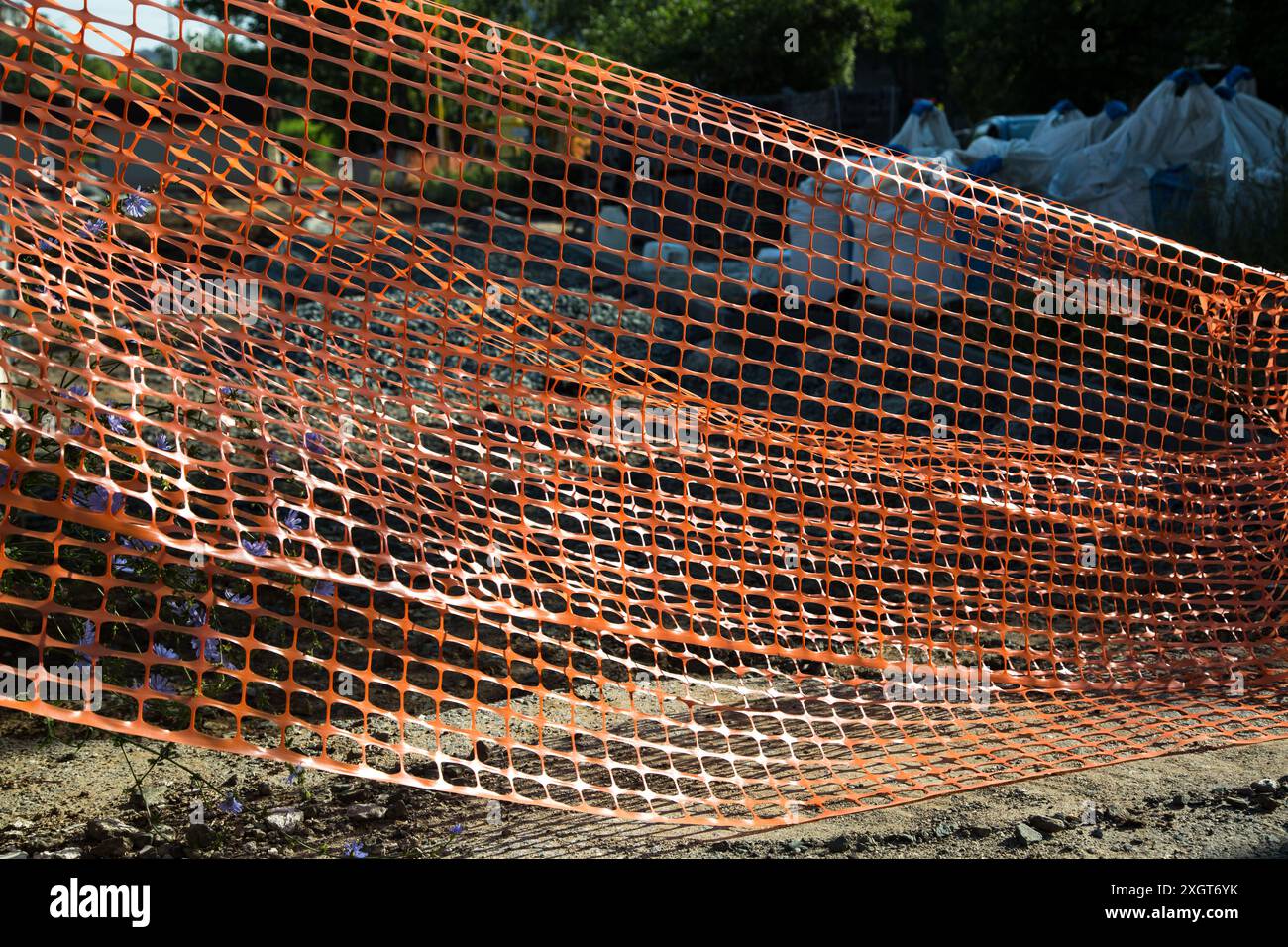 Soft fence made plastic mesh for fencing objects and construction sites ...