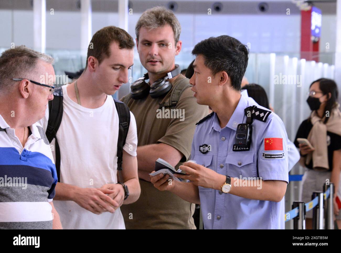 (240710) -- BEIJING, July 10, 2024 (Xinhua) -- A police officer answers questions about visa ...