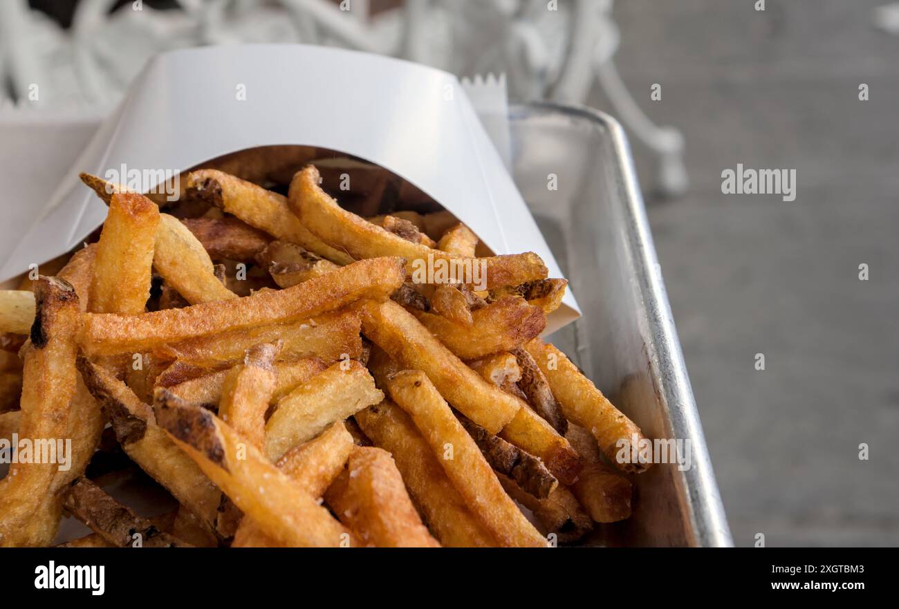 Fry holder hi-res stock photography and images - Alamy
