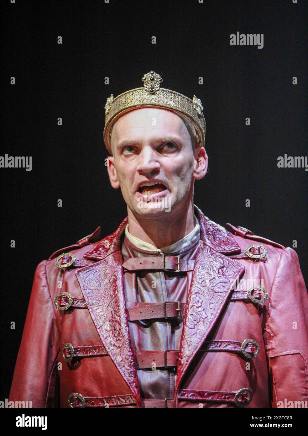 Patrick O'Kane (Macbeth) in MACBETH by Shakespeare at the Royal ...