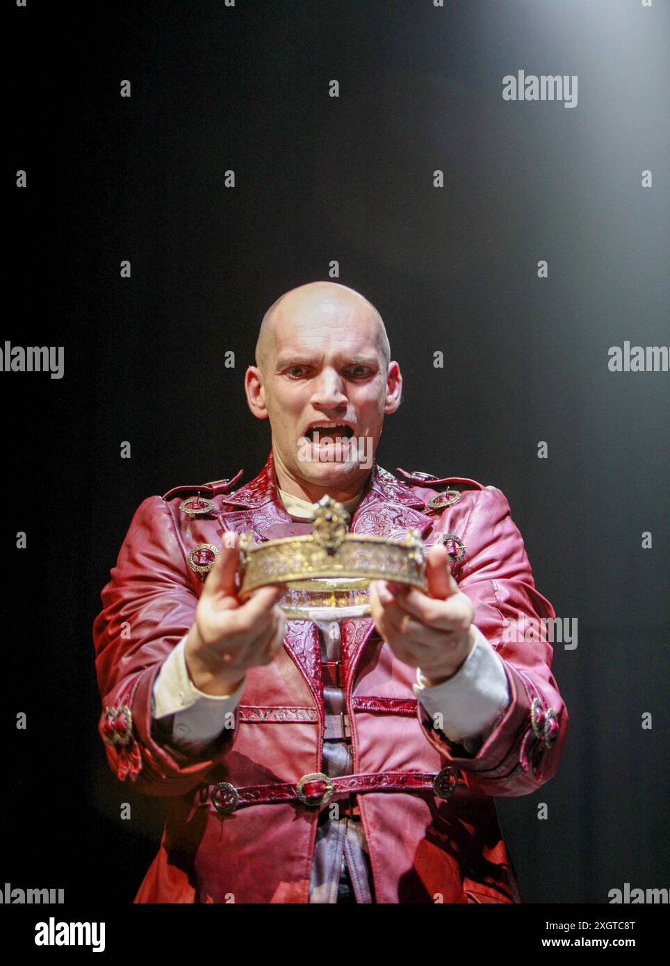 Patrick O'Kane (Macbeth) in MACBETH by Shakespeare at the Royal ...