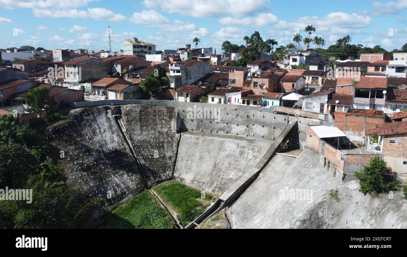 catu, bahia, brazil - june 20, 2024: view of a concrete wall to protect ...