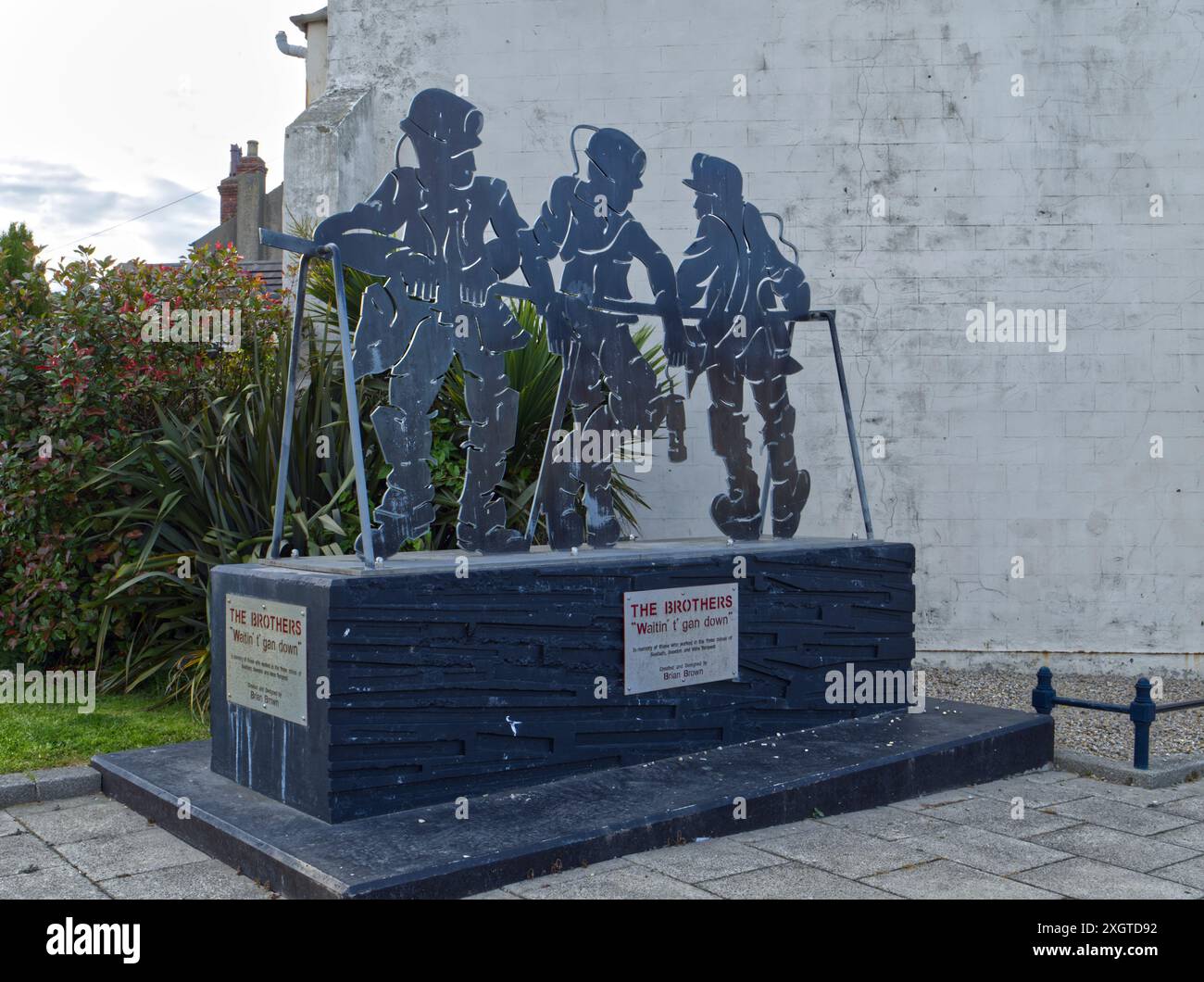 The Brothers sculpture by Brian Brown, a tribute to the coal mining ...