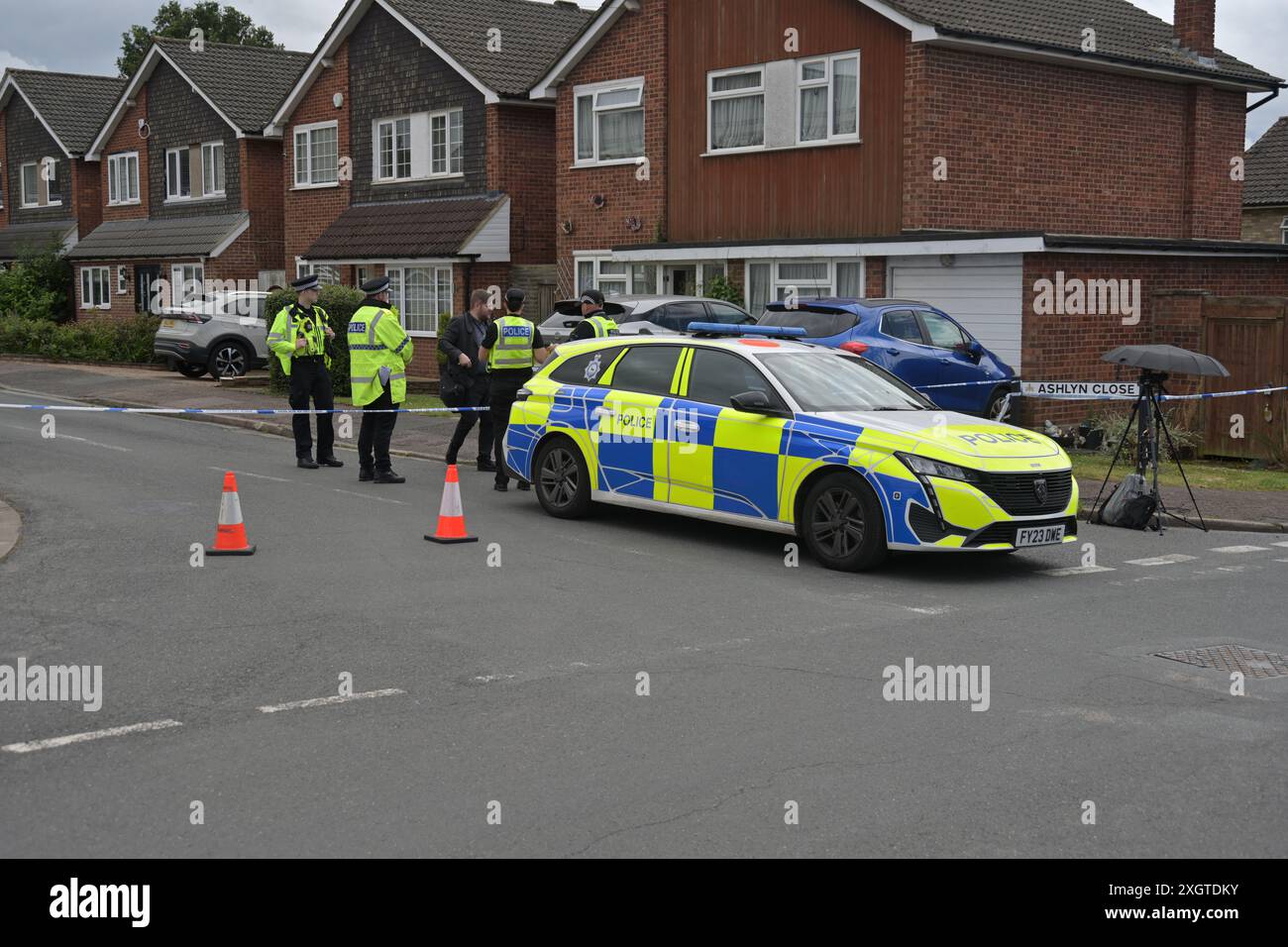 Police at the Crossbow Murder scene on Ashlyn Close, Bushey ...