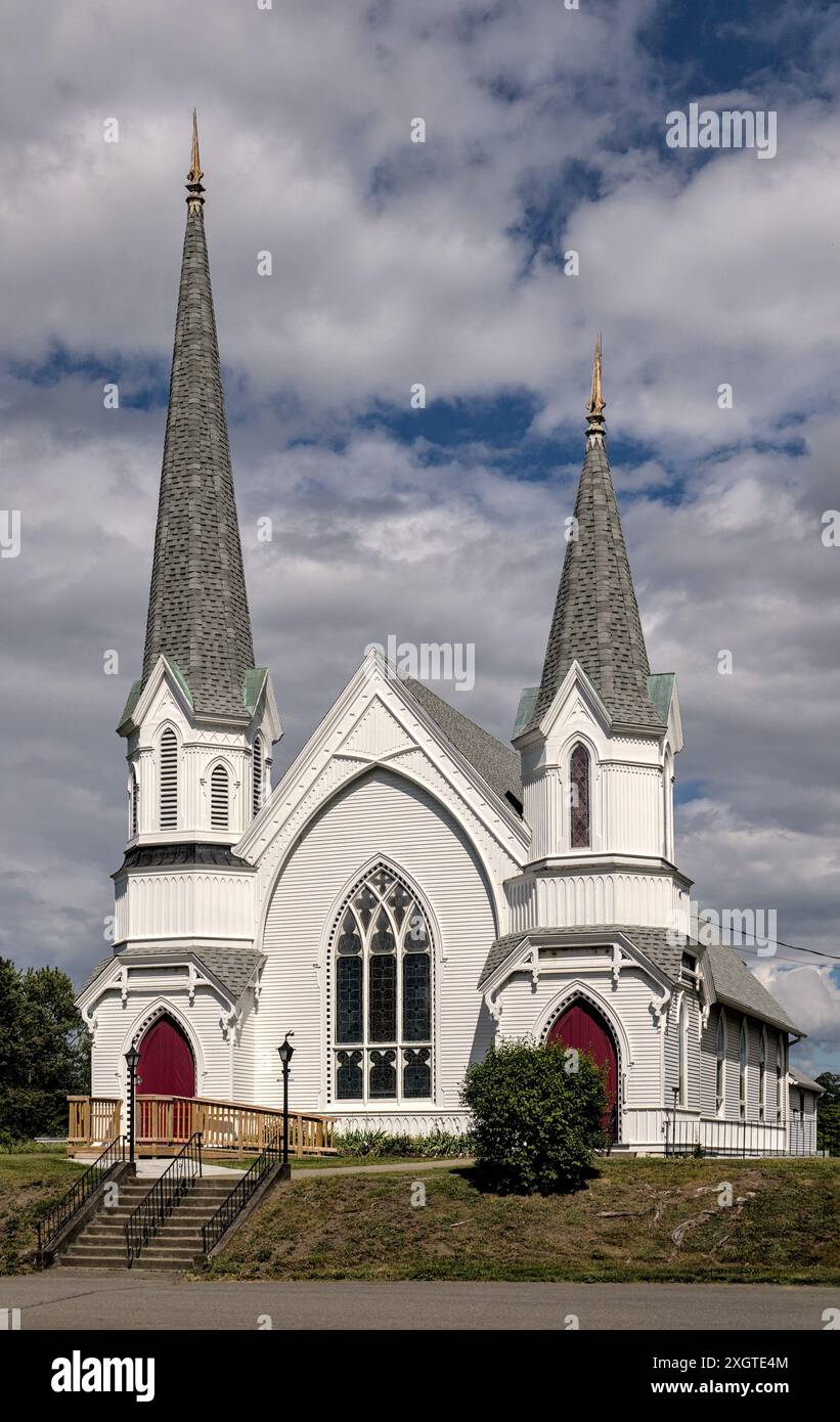 small church in the hudson valley of upstate new york (historic ...