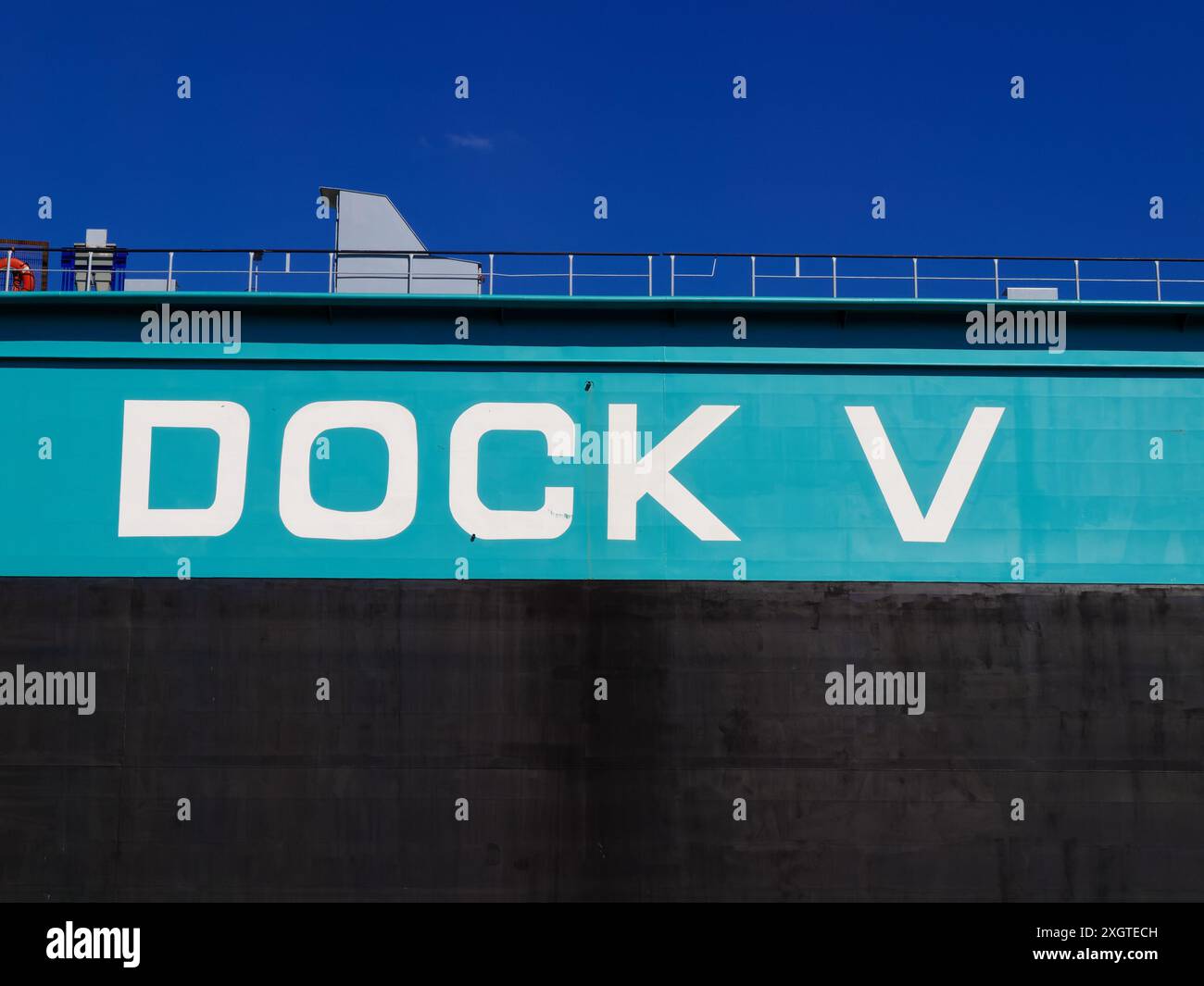 Ship dock number V in the port of Bremerhaven, Germany Stock Photo - Alamy