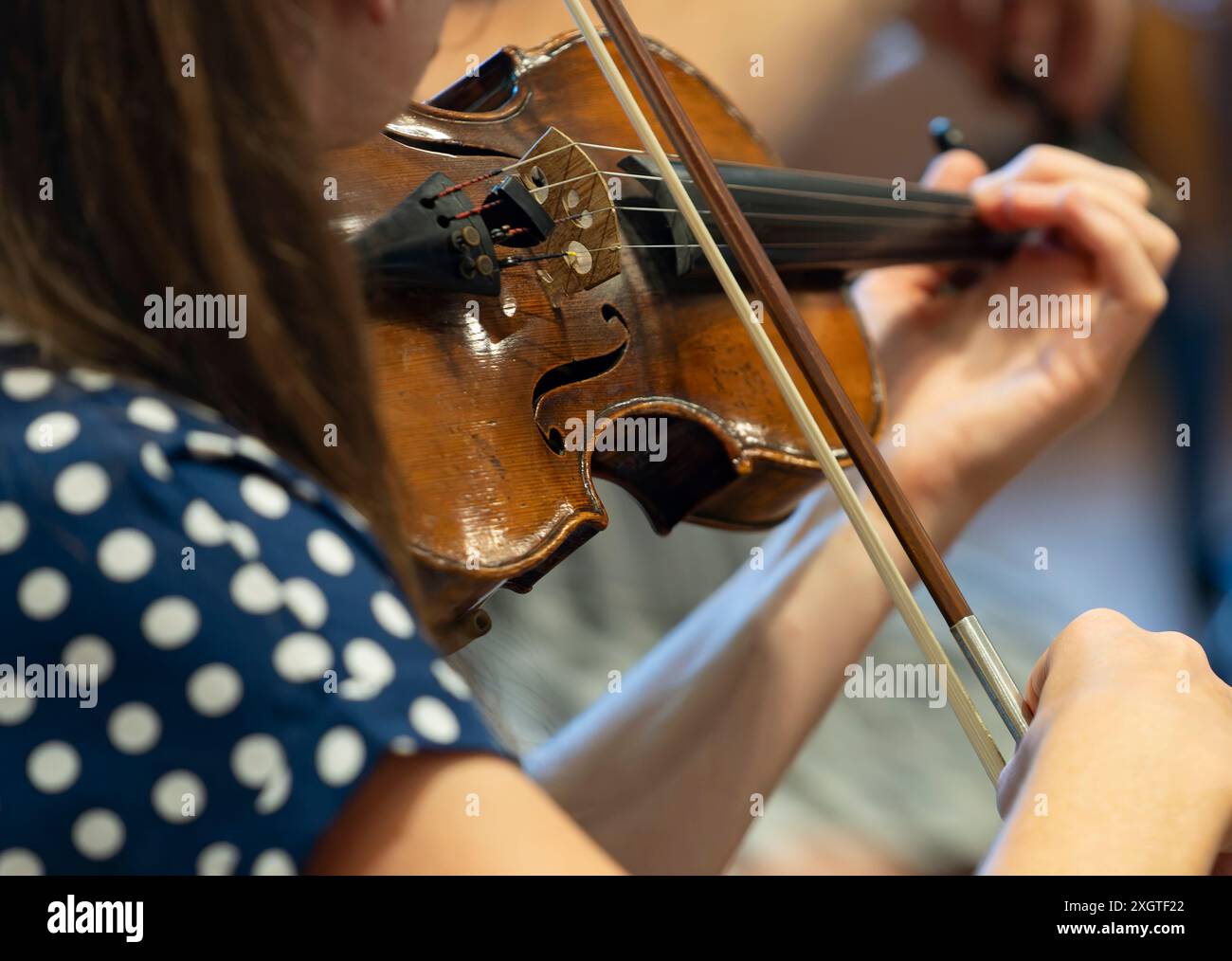 Person holding violin hi-res stock photography and images - Alamy