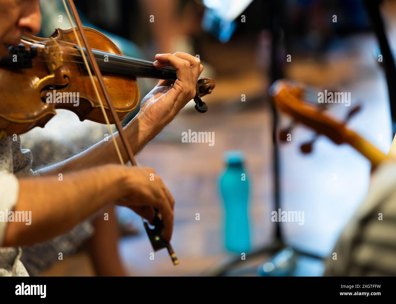 Close up musician playing violin hi-res stock photography and images ...
