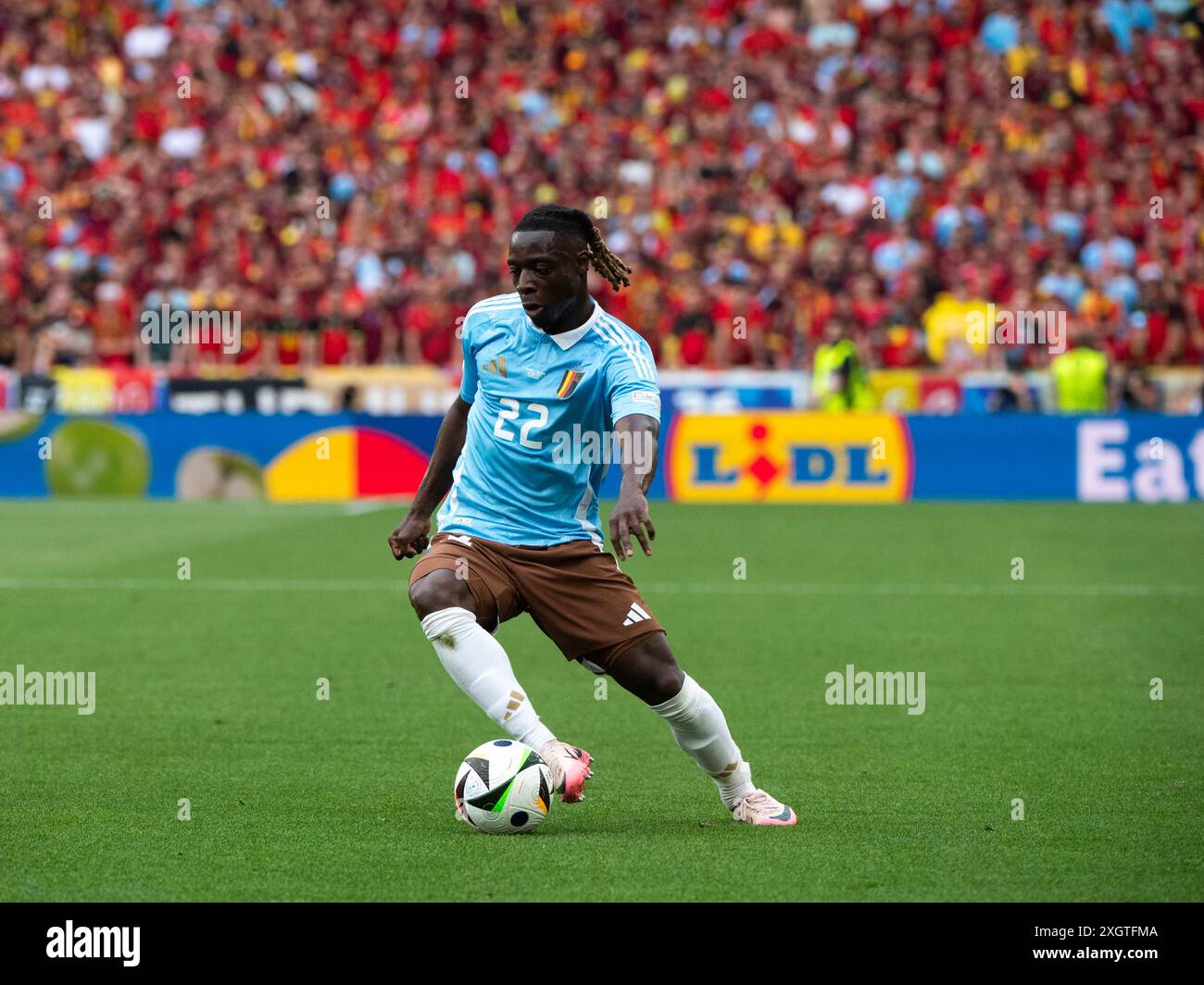 Jeremy Doku (Belgien, #22) am Ball, GER, Ukraine (UKR) vs Belgium (BEL ...