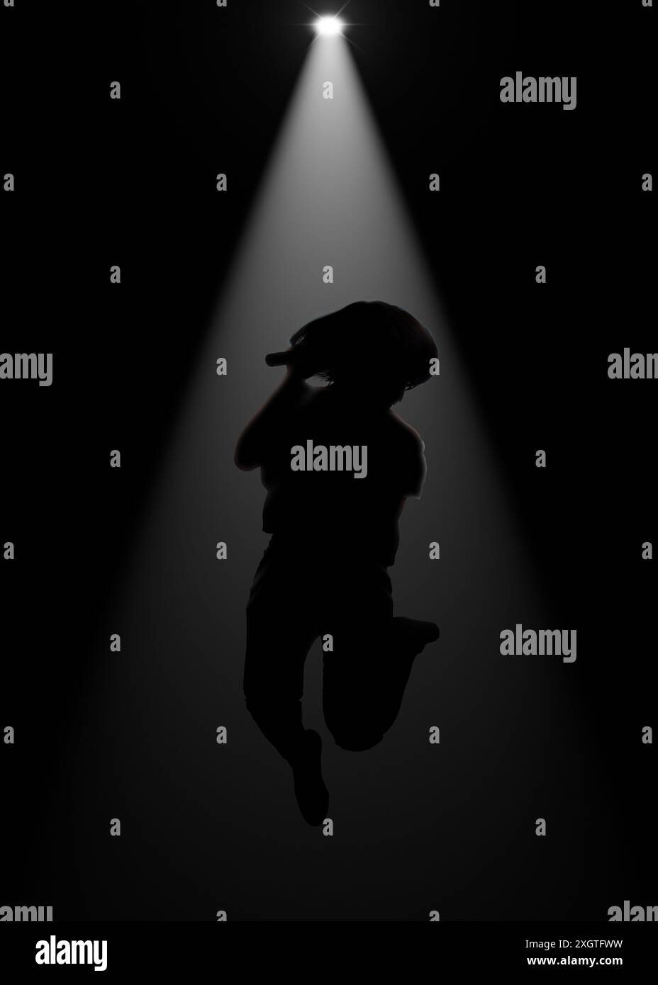 Silhouette of singer on stage in spotlight Stock Photo - Alamy