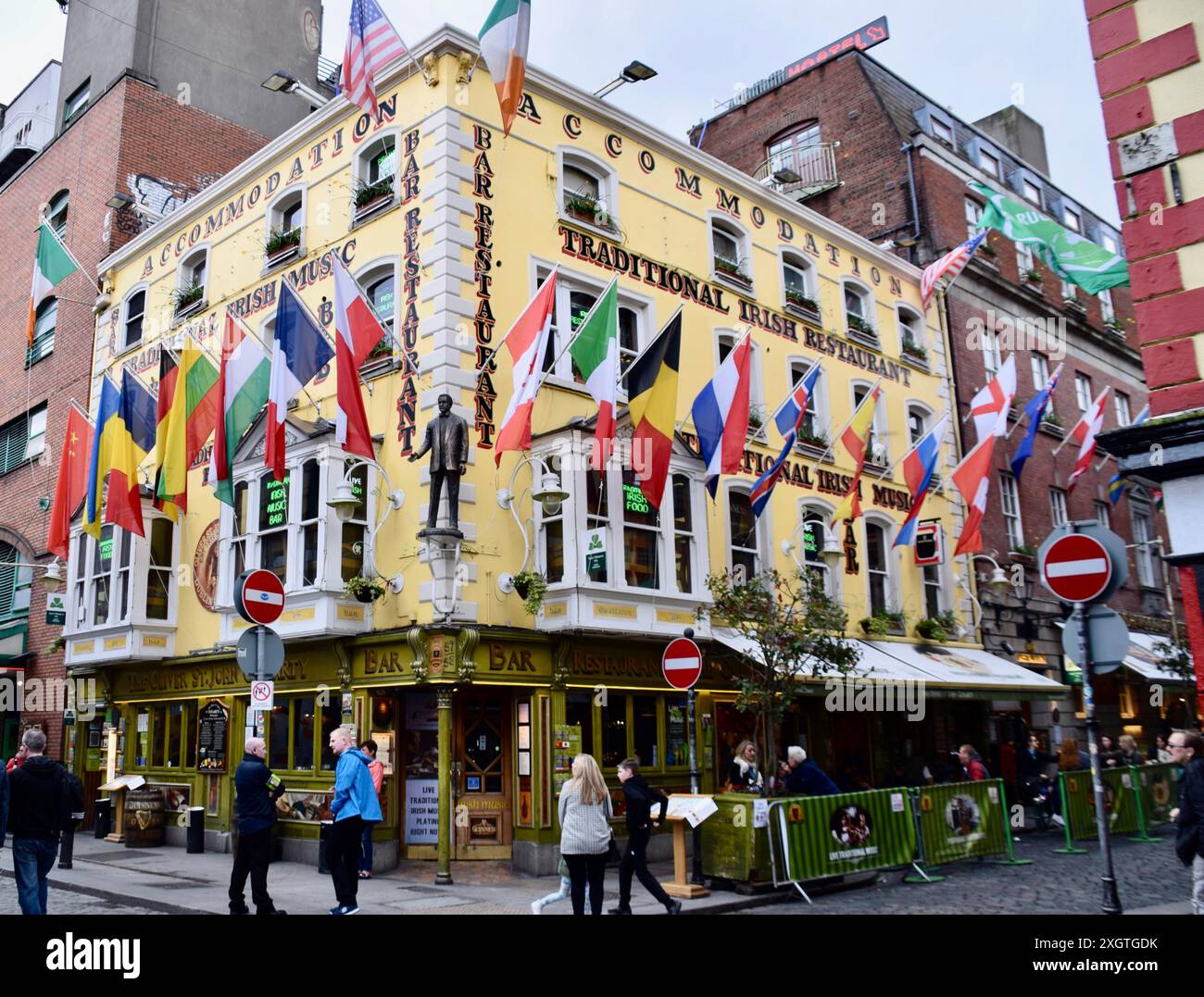Oliver St. John Gogarty Bar in Temple Bar Stock Photo - Alamy