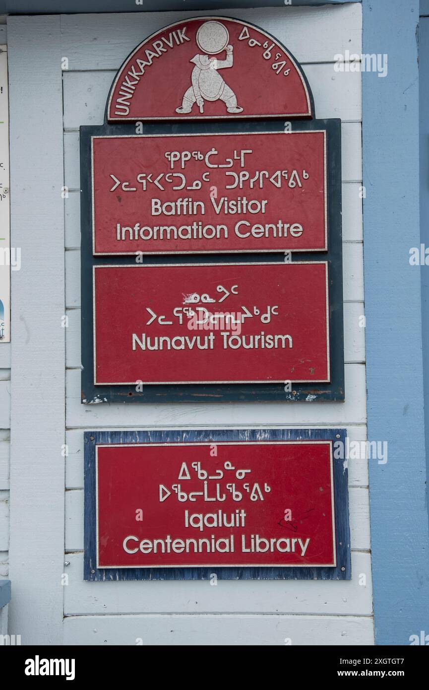 Bilingual Unikkaarvik signs in English and Inuktitut on Sinaa Street in ...