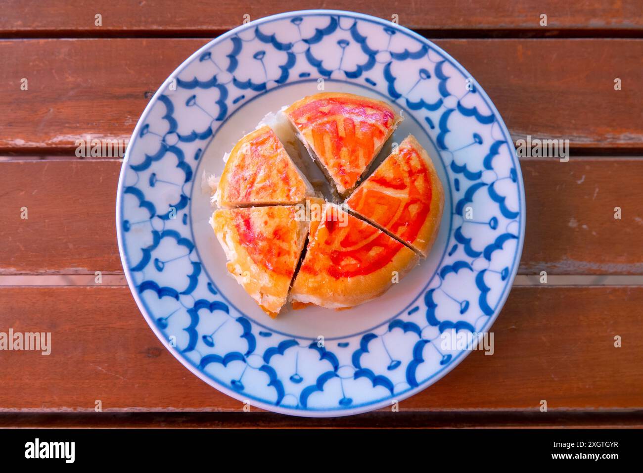 Mooncake hi-res stock photography and images - Alamy