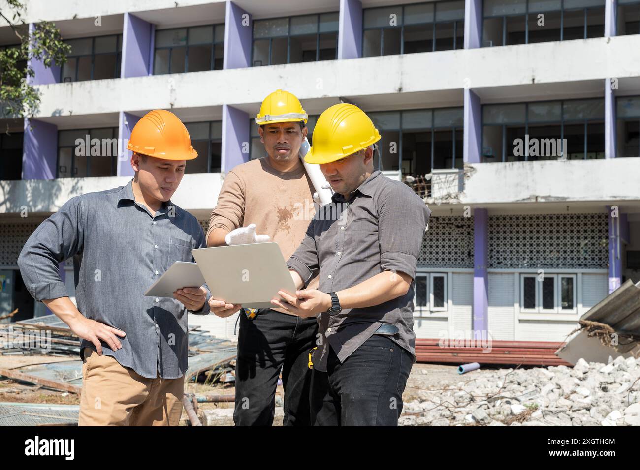 Demolition control supervisor and contractor discussing on demolish ...
