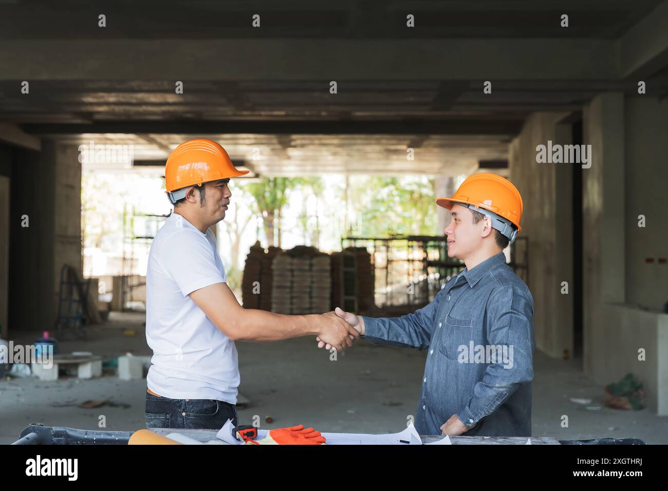 People trust construction to a client hi-res stock photography and images - Alamy
