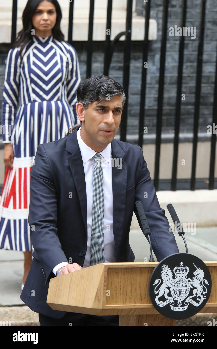 Rishi Sunak of the Conservative Party gives a speech in Downing Street ...