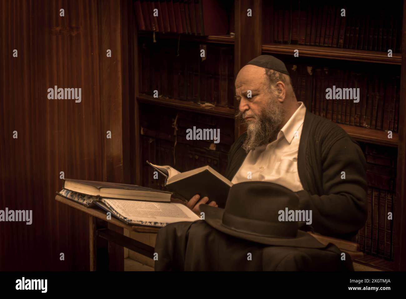 Haredim israel study hi-res stock photography and images - Alamy