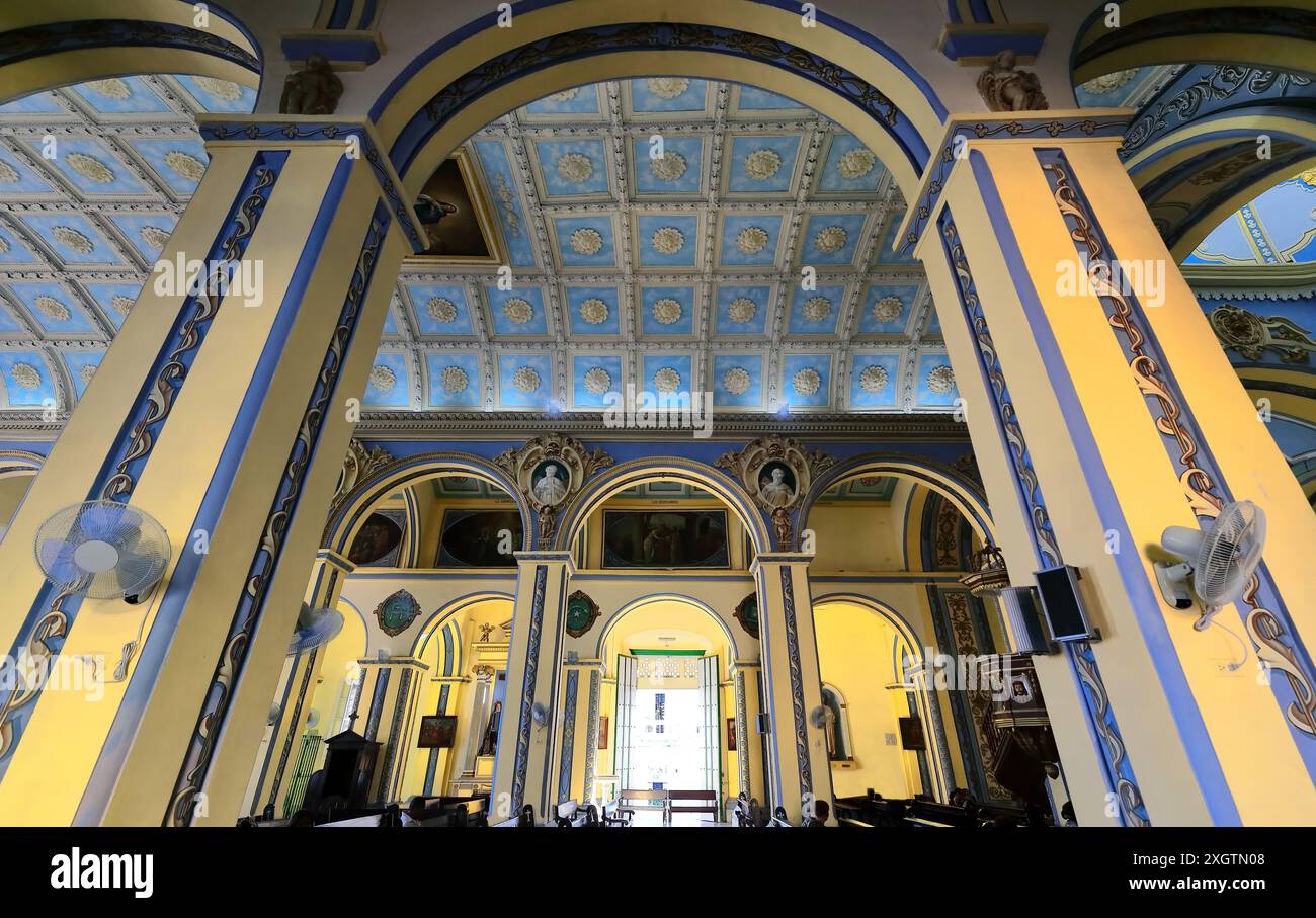 493 Right-to-left side view of the ceiling decoration and the colonnade ...