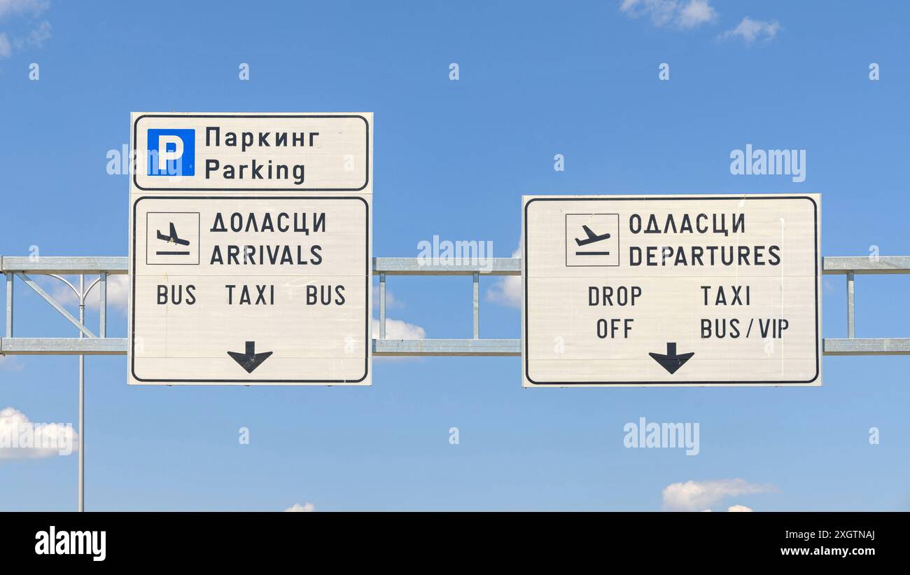 Overhead gantry sign hi-res stock photography and images - Alamy