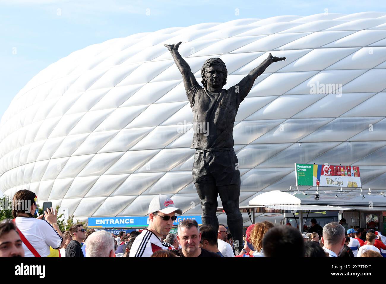 Gerd muller england hi-res stock photography and images - Alamy