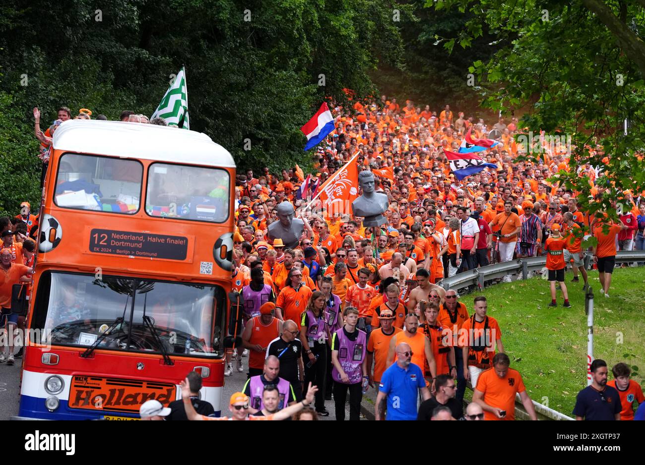 Netherlands fans bus hi-res stock photography and images - Alamy