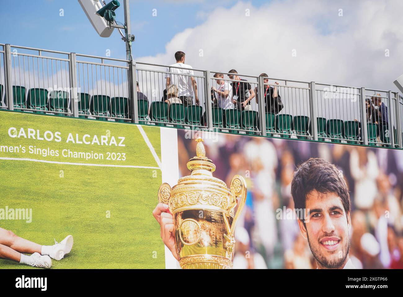 Spectator viewing stand at the Wimbledon Tennis Championships Stock ...