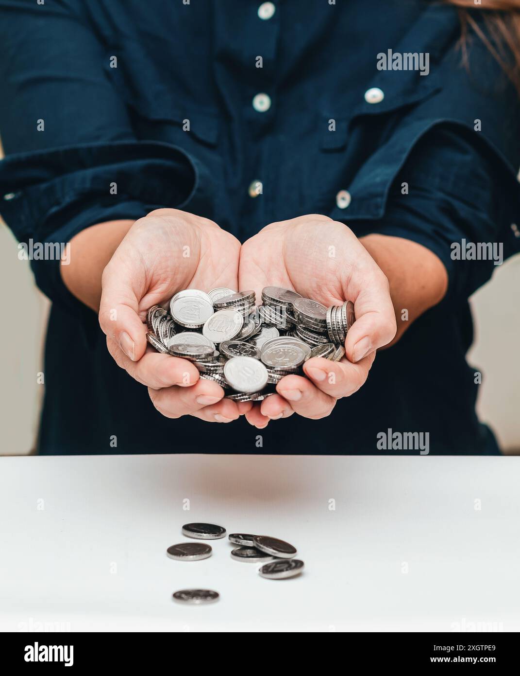 Sharing money hands hi-res stock photography and images - Alamy