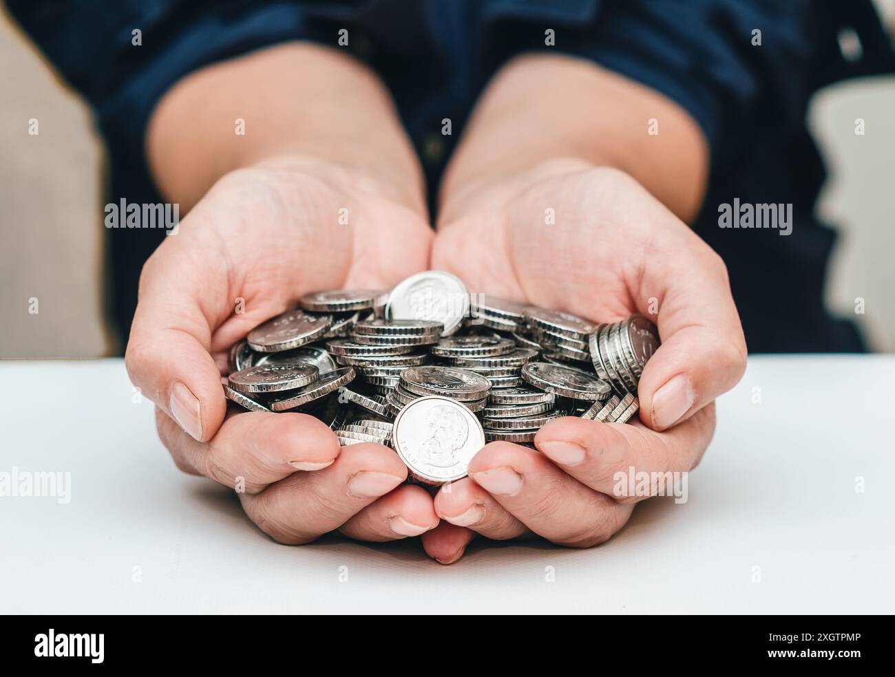 Female hands hold credit hi-res stock photography and images - Alamy
