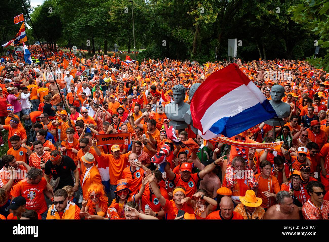 Fanwalk Oranje Fans mit Fanbus, GER, Netherlands (NED) vs England (ENG ...